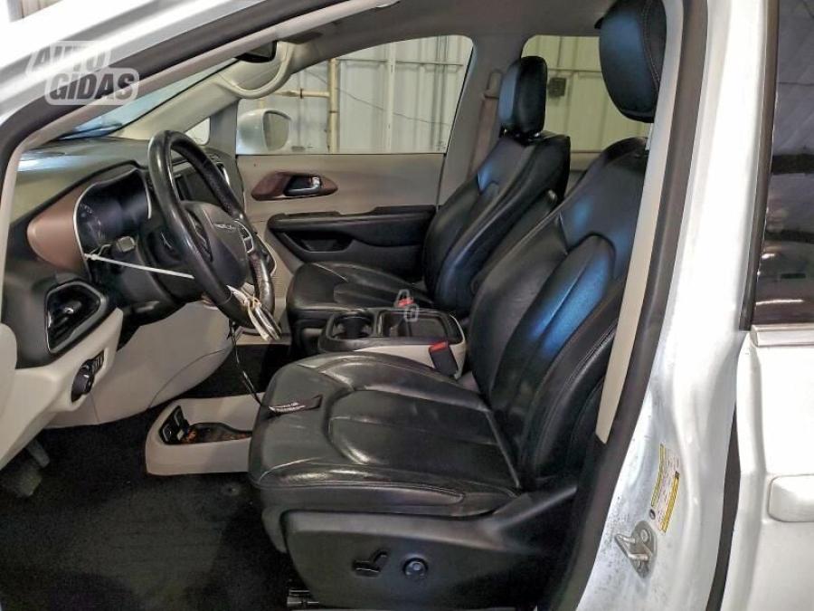 Balts Chrysler Pacifica 2019 Klaipėda, ar dzinēja tilpumu 3.60 L un nobraukumu 238 tūkst. km par 7350 €, foto 6 vietnē AUTOMOTO.COM.LV