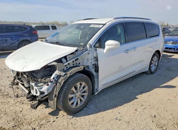 Balts Chrysler Pacifica 2019 Viļņa, ar dzinēja tilpumu 3.61 L un nobraukumu 230 tūkst. km par 7900 €, foto 1 vietnē AUTOMOTO.COM.LV