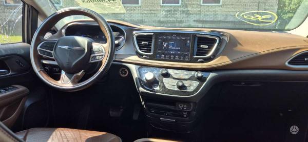 White Chrysler Pacifica 2019 in Siauliai, with an engine capacity of 3.60 L and mileage of 288 thousand km for 9950 €, photo 9 on AUTOMOTO.COM.LV