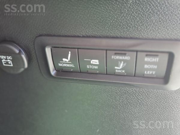 Balts Chrysler Pacifica 2019 Rīga, ar dzinēja tilpumu 3.60 L un nobraukumu 217 tūkst. km par 15300 €, foto 9 vietnē AUTOMOTO.COM.LV