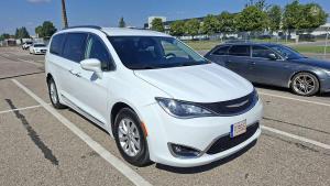 White Chrysler Pacifica 2019 in Kaunas, with an engine capacity of 3.60 L and mileage of 165 thousand km for 14700 €, photo 6 on AUTOMOTO.COM.LV