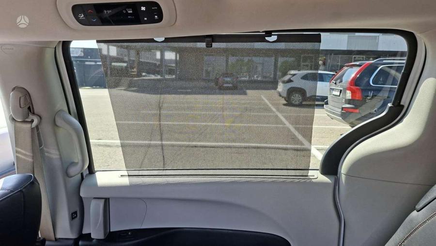 White Chrysler Pacifica 2019 in Kaunas, with an engine capacity of 3.60 L and mileage of 165 thousand km for 14700 €, photo 19 on AUTOMOTO.COM.LV