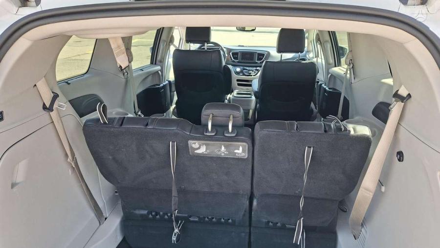 White Chrysler Pacifica 2019 in Kaunas, with an engine capacity of 3.60 L and mileage of 165 thousand km for 14700 €, photo 20 on AUTOMOTO.COM.LV