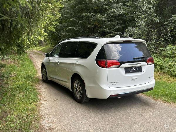 Balts Chrysler Pacifica 2019 Viļņa, ar dzinēja tilpumu 3.60 L un nobraukumu 290 tūkst. km par 14500 €, foto 7 vietnē AUTOMOTO.COM.LV