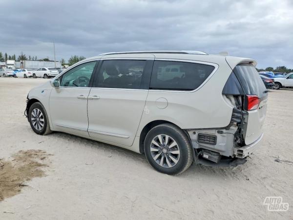 White Chrysler Pacifica 2020 in Utena, with an engine capacity of 3.60 L and mileage of 190 thousand km for 8300 €, photo 8 on AUTOMOTO.COM.LV