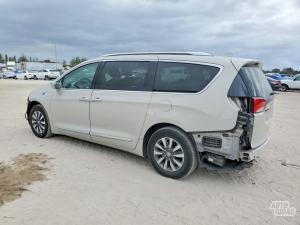 White Chrysler Pacifica 2020 in Utena, with an engine capacity of 3.60 L and mileage of 190 thousand km for 9300 €, photo 8 on AUTOMOTO.COM.LV