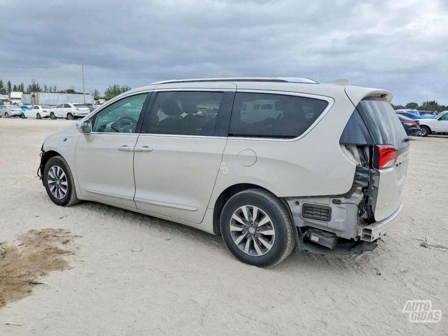 White Chrysler Pacifica 2020 in Utena, with an engine capacity of 3.60 L and mileage of 190 thousand km for 9300 €, photo 8 on AUTOMOTO.COM.LV