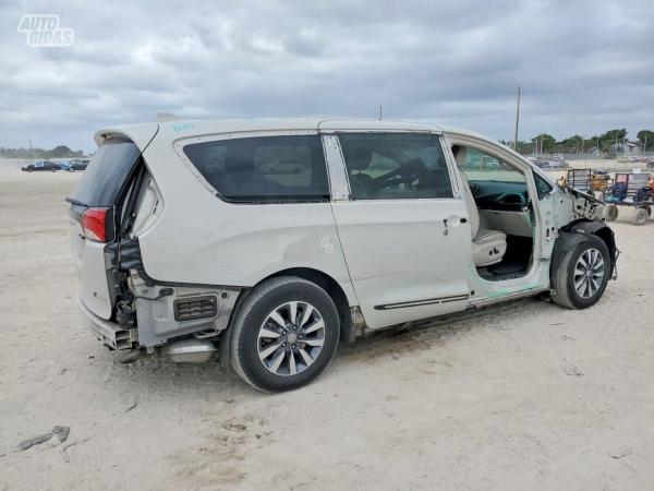White Chrysler Pacifica 2020 in Utena, with an engine capacity of 3.60 L and mileage of 190 thousand km for 8300 €, photo 10 on AUTOMOTO.COM.LV