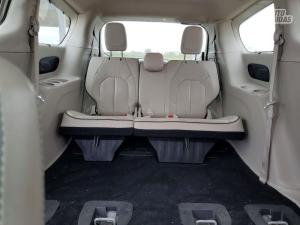 White Chrysler Pacifica 2020 in Utena, with an engine capacity of 3.60 L and mileage of 190 thousand km for 9300 €, photo 11 on AUTOMOTO.COM.LV