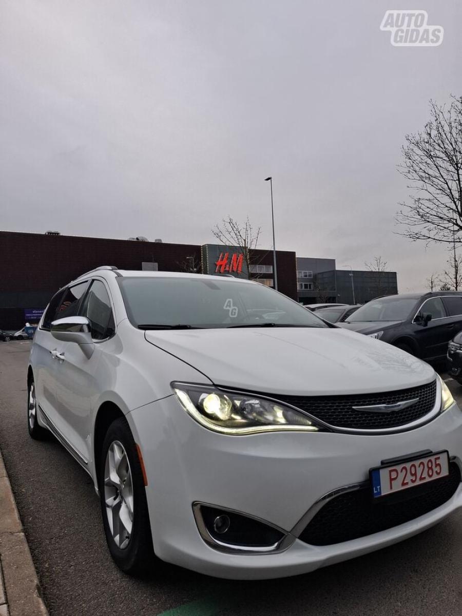 White Chrysler Pacifica 2020 in Vilnius, with an engine capacity of 3.60 L and mileage of 98 thousand km for 18000 €, photo 3 on AUTOMOTO.COM.LV