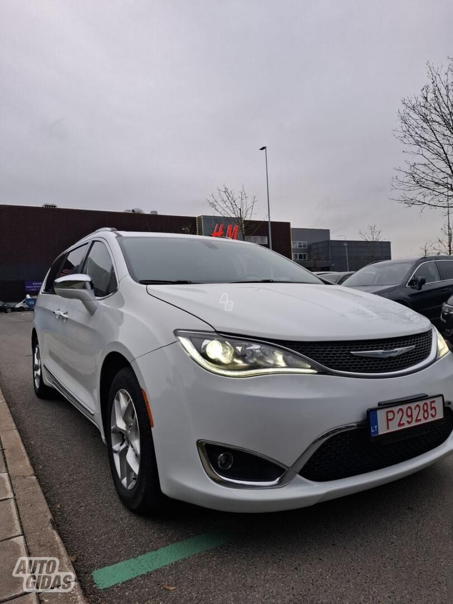 White Chrysler Pacifica 2020 in Vilnius, with an engine capacity of 3.60 L and mileage of 98 thousand km for 18000 €, photo 4 on AUTOMOTO.COM.LV