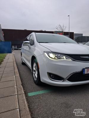 White Chrysler Pacifica 2020 in Vilnius, with an engine capacity of 3.60 L and mileage of 98 thousand km for 18000 €, photo 5 on AUTOMOTO.COM.LV