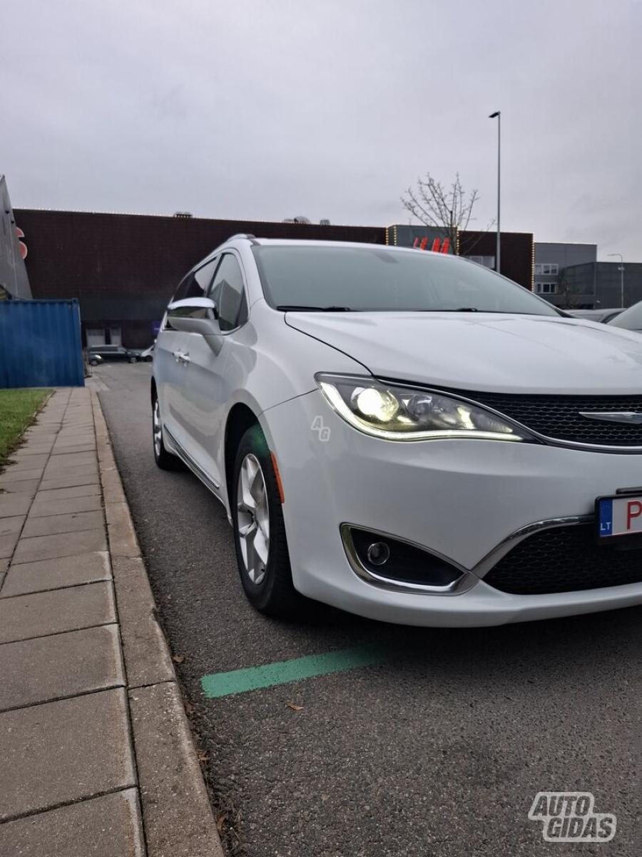White Chrysler Pacifica 2020 in Vilnius, with an engine capacity of 3.60 L and mileage of 98 thousand km for 18000 €, photo 5 on AUTOMOTO.COM.LV