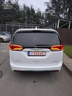 White Chrysler Pacifica 2020 in Vilnius, with an engine capacity of 3.60 L and mileage of 98 thousand km for 18000 €, photo 7 on AUTOMOTO.COM.LV