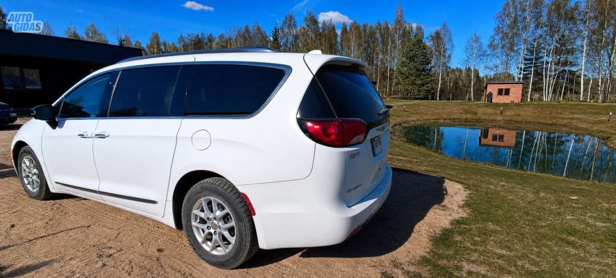 White Chrysler Pacifica 2020 in Siauliai, with an engine capacity of 3.60 L and mileage of 318 thousand km for 15000 €, photo 5 on AUTOMOTO.COM.LV