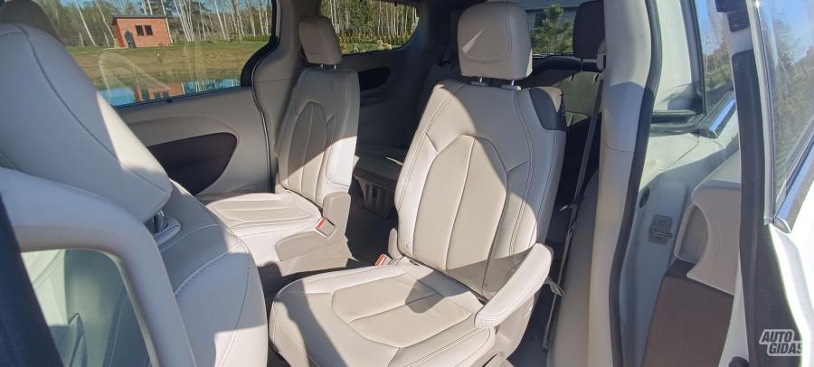 White Chrysler Pacifica 2020 in Siauliai, with an engine capacity of 3.60 L and mileage of 318 thousand km for 15000 €, photo 6 on AUTOMOTO.COM.LV