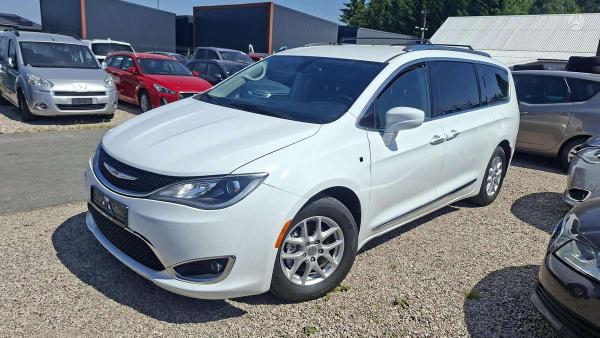 Balts Chrysler Pacifica 2020 Kauņa, ar dzinēja tilpumu 3.61 L un nobraukumu 220 tūkst. km par 15700 €, foto  vietnē AUTOMOTO.COM.LV