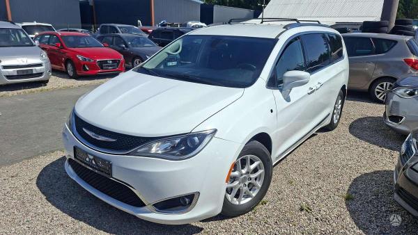 Balts Chrysler Pacifica 2020 Kauņa, ar dzinēja tilpumu 3.61 L un nobraukumu 220 tūkst. km par 15700 €, foto 2 vietnē AUTOMOTO.COM.LV