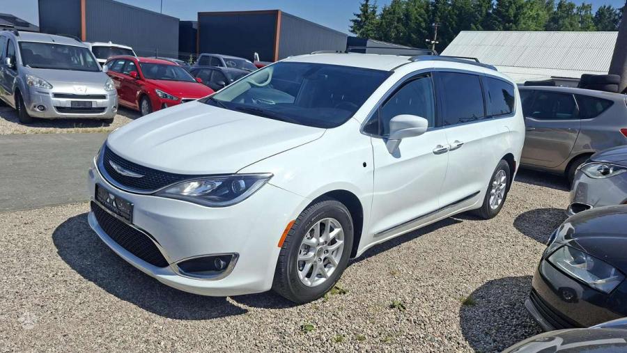 Balts Chrysler Pacifica 2020 Kauņa, ar dzinēja tilpumu 3.61 L un nobraukumu 220 tūkst. km par 15700 €, foto 6 vietnē AUTOMOTO.COM.LV