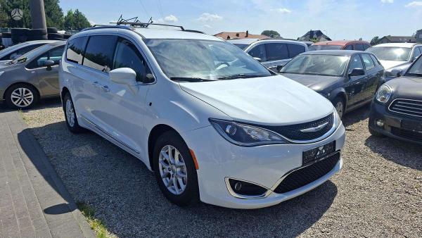 Balts Chrysler Pacifica 2020 Kauņa, ar dzinēja tilpumu 3.61 L un nobraukumu 220 tūkst. km par 15700 €, foto 7 vietnē AUTOMOTO.COM.LV