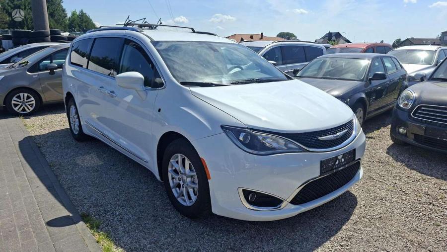 Balts Chrysler Pacifica 2020 Kauņa, ar dzinēja tilpumu 3.61 L un nobraukumu 220 tūkst. km par 15700 €, foto 8 vietnē AUTOMOTO.COM.LV
