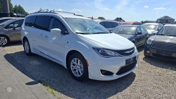 Balts Chrysler Pacifica 2020 Kauņa, ar dzinēja tilpumu 3.61 L un nobraukumu 220 tūkst. km par 15700 €, foto 8 vietnē AUTOMOTO.COM.LV