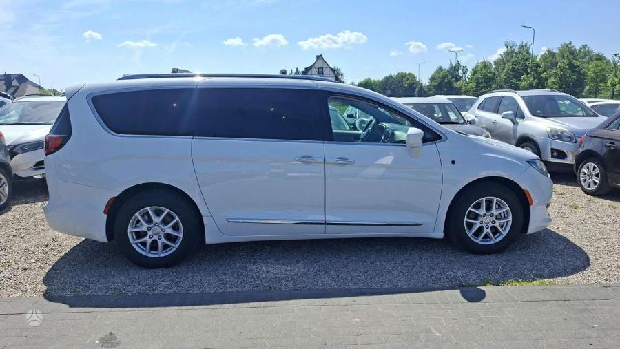 Balts Chrysler Pacifica 2020 Kauņa, ar dzinēja tilpumu 3.61 L un nobraukumu 220 tūkst. km par 15700 €, foto 10 vietnē AUTOMOTO.COM.LV