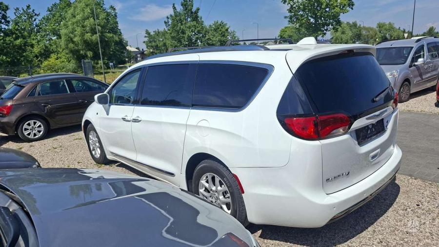 Balts Chrysler Pacifica 2020 Kauņa, ar dzinēja tilpumu 3.61 L un nobraukumu 220 tūkst. km par 15700 €, foto 14 vietnē AUTOMOTO.COM.LV