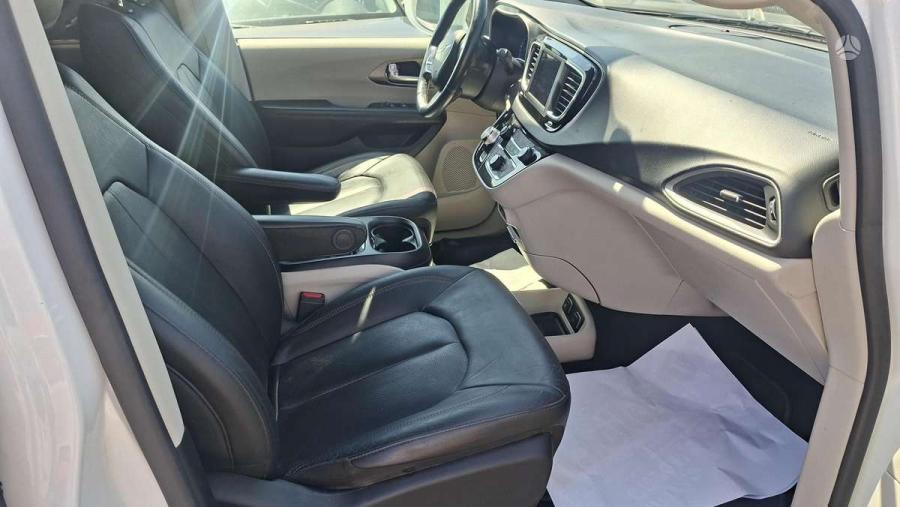 Balts Chrysler Pacifica 2020 Kauņa, ar dzinēja tilpumu 3.61 L un nobraukumu 220 tūkst. km par 15700 €, foto 15 vietnē AUTOMOTO.COM.LV