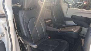 Balts Chrysler Pacifica 2020 Kauņa, ar dzinēja tilpumu 3.61 L un nobraukumu 220 tūkst. km par 15700 €, foto 24 vietnē AUTOMOTO.COM.LV