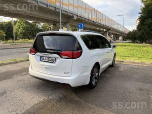 Balts Chrysler Pacifica 2020 Rīga, ar dzinēja tilpumu 3.60 L un nobraukumu 104 tūkst. km par 19900 €, foto 4 vietnē AUTOMOTO.COM.LV