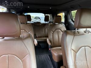 Balts Chrysler Pacifica 2020 Rīga, ar dzinēja tilpumu 3.60 L un nobraukumu 104 tūkst. km par 19900 €, foto 8 vietnē AUTOMOTO.COM.LV