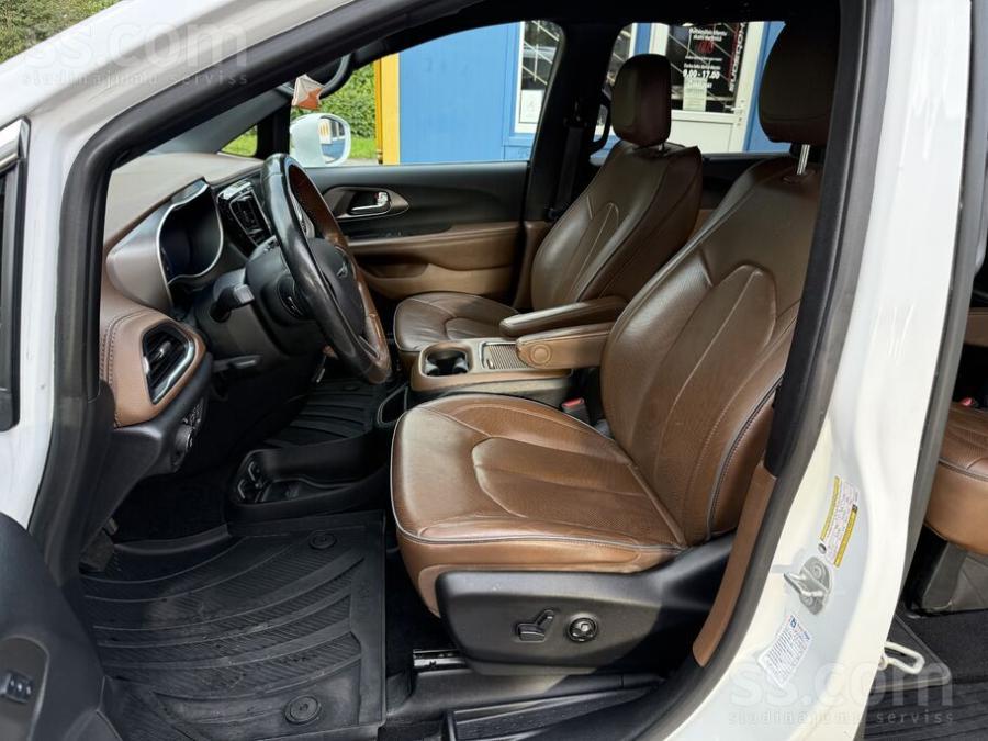 Balts Chrysler Pacifica 2020 Rīga, ar dzinēja tilpumu 3.60 L un nobraukumu 104 tūkst. km par 19900 €, foto 10 vietnē AUTOMOTO.COM.LV