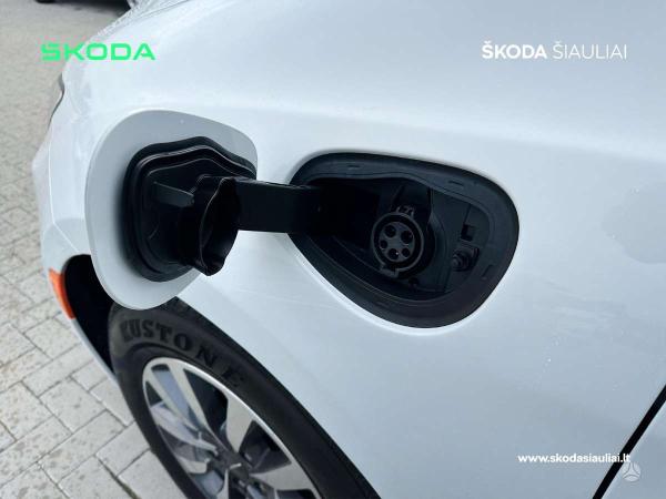 White Chrysler Pacifica 2021 in Siauliai, with an engine capacity of 3.61 L and mileage of 68 thousand km for 41000 €, photo 11 on AUTOMOTO.COM.LV