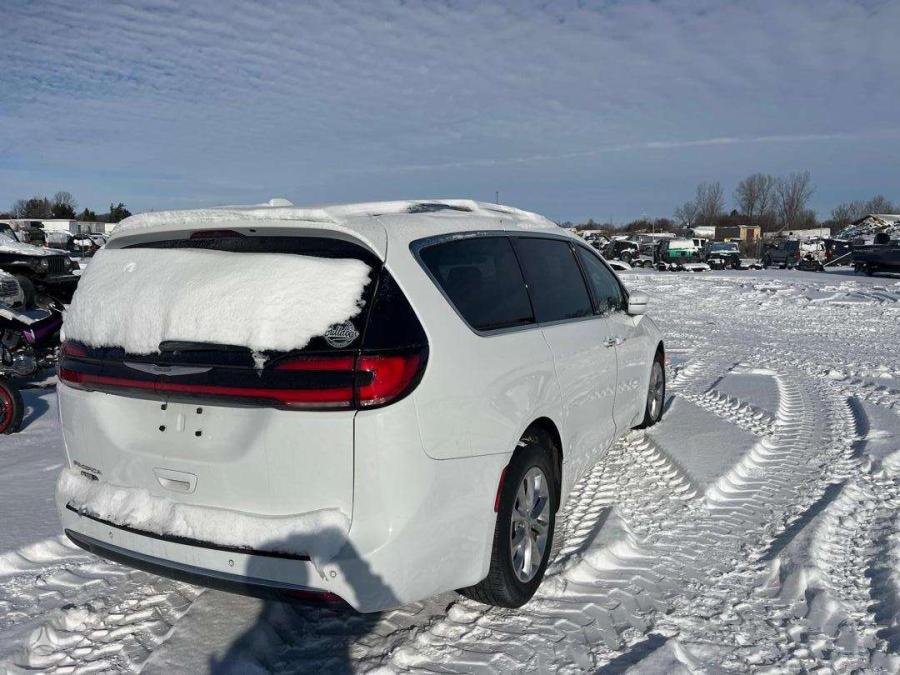 Balts Chrysler Pacifica 2021 Ukmergė, ar dzinēja tilpumu 3.60 L un nobraukumu 146 tūkst. km par 11979 €, foto 7 vietnē AUTOMOTO.COM.LV