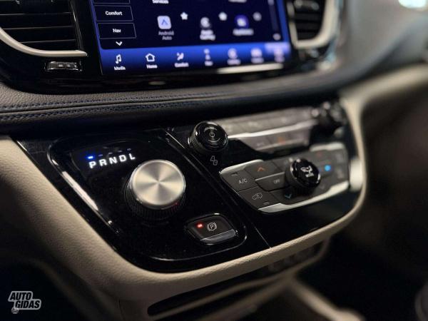 Balts Chrysler Pacifica 2021 Klaipėda, ar dzinēja tilpumu 3.60 L un nobraukumu 142 tūkst. km par 23900 €, foto 6 vietnē AUTOMOTO.COM.LV