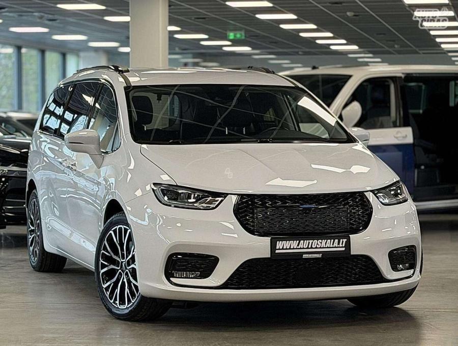 Белый Крайслер Пасифик 2021 в Клайпеда, объемом двигателя 3.60 л и пробегом 142 тыс. км за 23900 €, фото 35 на AUTOMOTO.COM.LV