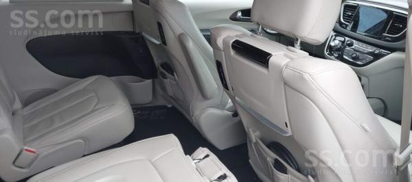 White Chrysler Pacifica 2021 in Riga, with an engine capacity of 3.60 L and mileage of 0 thousand km for 22499 €, photo 3 on AUTOMOTO.COM.LV