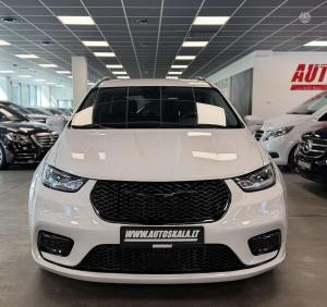 White Chrysler Pacifica 2021 in Klaipeda, with an engine capacity of 3.61 L and mileage of 148 thousand km for 22750 €, photo 3 on AUTOMOTO.COM.LV