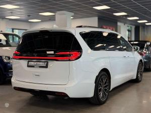 White Chrysler Pacifica 2021 in Klaipeda, with an engine capacity of 3.61 L and mileage of 148 thousand km for 22750 €, photo 5 on AUTOMOTO.COM.LV