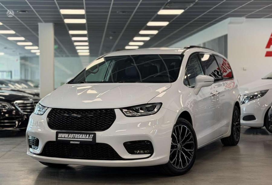 White Chrysler Pacifica 2021 in Klaipeda, with an engine capacity of 3.61 L and mileage of 148 thousand km for 22750 €, photo 11 on AUTOMOTO.COM.LV