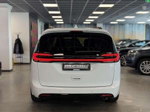 White Chrysler Pacifica 2021 in Klaipeda, with an engine capacity of 3.61 L and mileage of 148 thousand km for 22750 €, photo 12 on AUTOMOTO.COM.LV