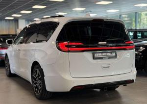 White Chrysler Pacifica 2021 in Klaipeda, with an engine capacity of 3.61 L and mileage of 148 thousand km for 22750 €, photo 13 on AUTOMOTO.COM.LV