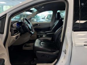 White Chrysler Pacifica 2021 in Klaipeda, with an engine capacity of 3.61 L and mileage of 148 thousand km for 22750 €, photo 14 on AUTOMOTO.COM.LV
