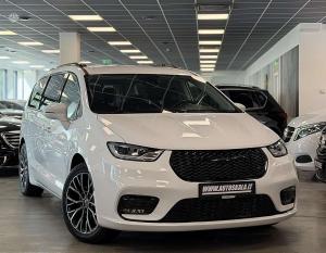 White Chrysler Pacifica 2021 in Klaipeda, with an engine capacity of 3.61 L and mileage of 148 thousand km for 22750 €, photo 20 on AUTOMOTO.COM.LV