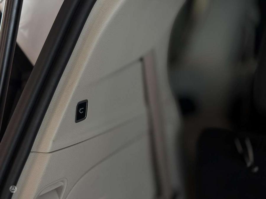 White Chrysler Pacifica 2021 in Klaipeda, with an engine capacity of 3.61 L and mileage of 148 thousand km for 22750 €, photo 26 on AUTOMOTO.COM.LV