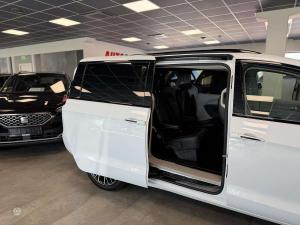 White Chrysler Pacifica 2021 in Klaipeda, with an engine capacity of 3.61 L and mileage of 148 thousand km for 22750 €, photo 28 on AUTOMOTO.COM.LV
