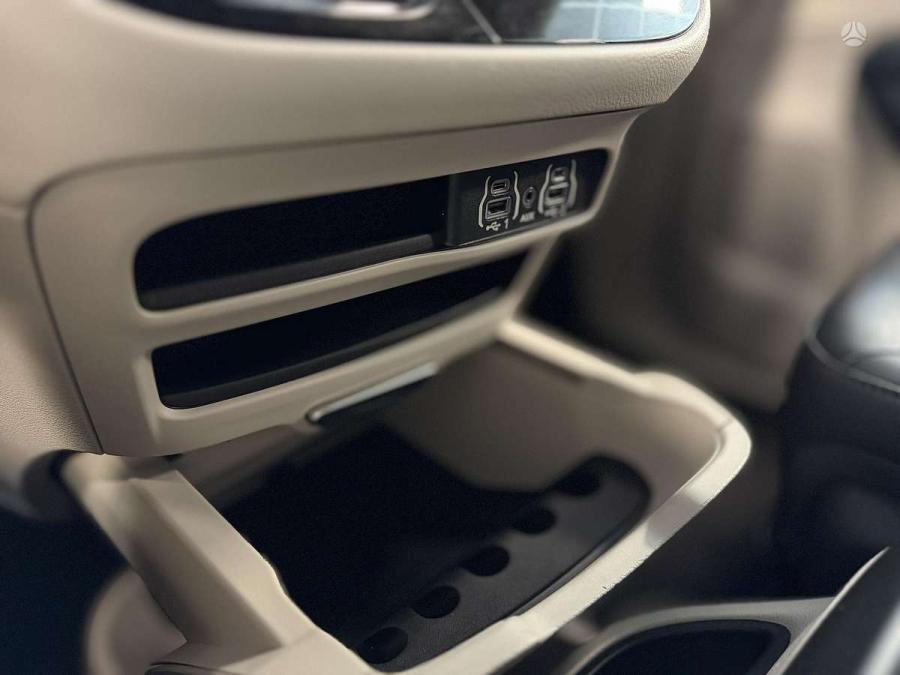 White Chrysler Pacifica 2021 in Klaipeda, with an engine capacity of 3.61 L and mileage of 148 thousand km for 22750 €, photo 30 on AUTOMOTO.COM.LV
