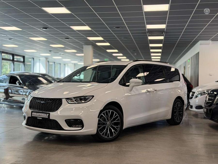 White Chrysler Pacifica 2021 in Klaipeda, with an engine capacity of 3.61 L and mileage of 148 thousand km for 22750 €, photo 31 on AUTOMOTO.COM.LV