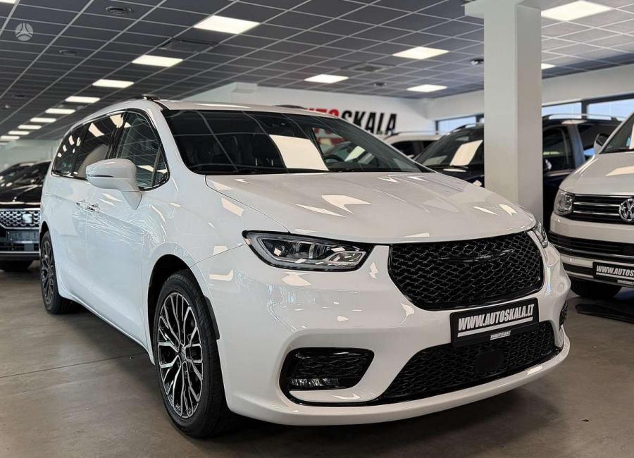 White Chrysler Pacifica 2021 in Klaipeda, with an engine capacity of 3.61 L and mileage of 148 thousand km for 22750 €, photo 33 on AUTOMOTO.COM.LV